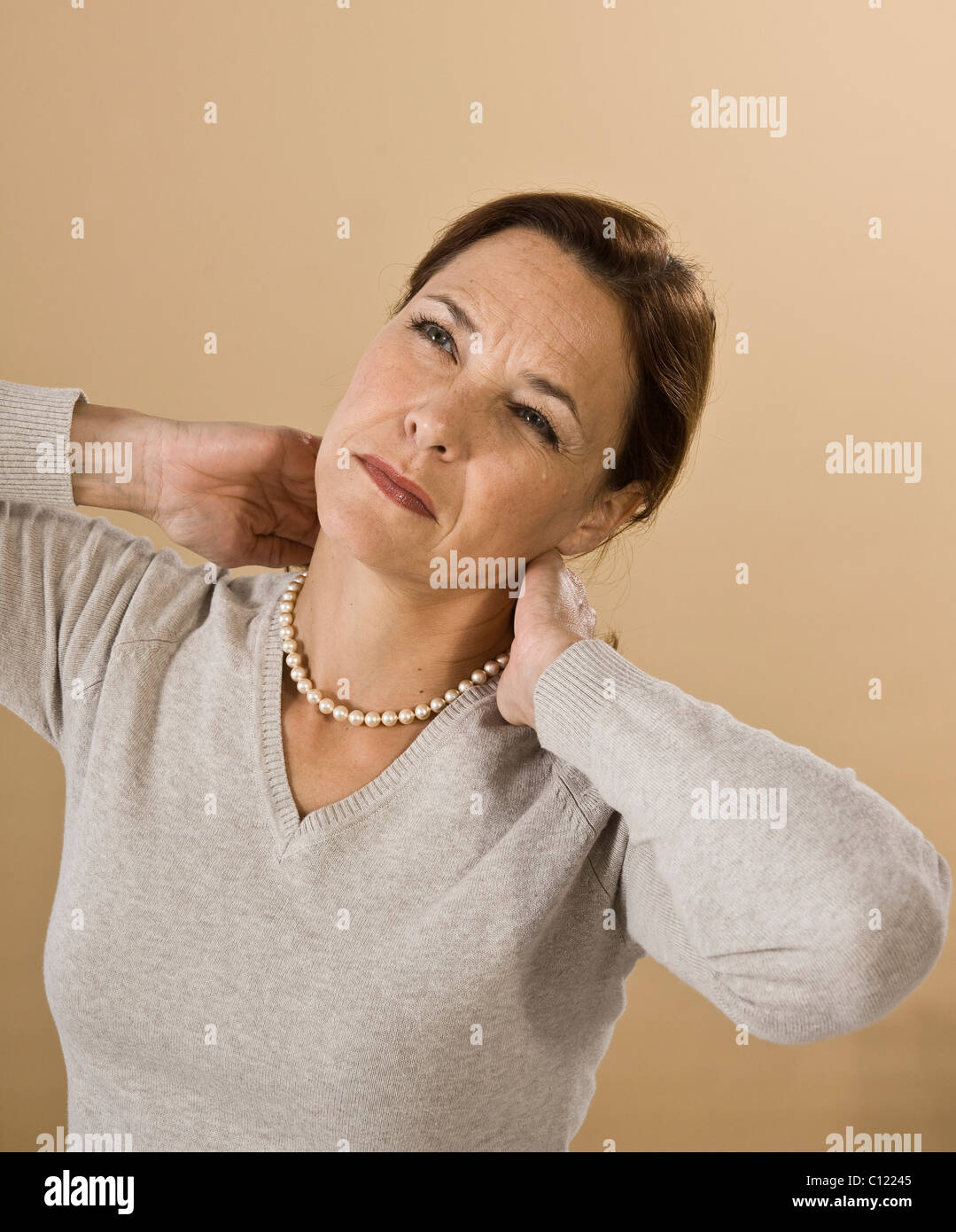 Woman with neck pain Stock Photo - Alamy