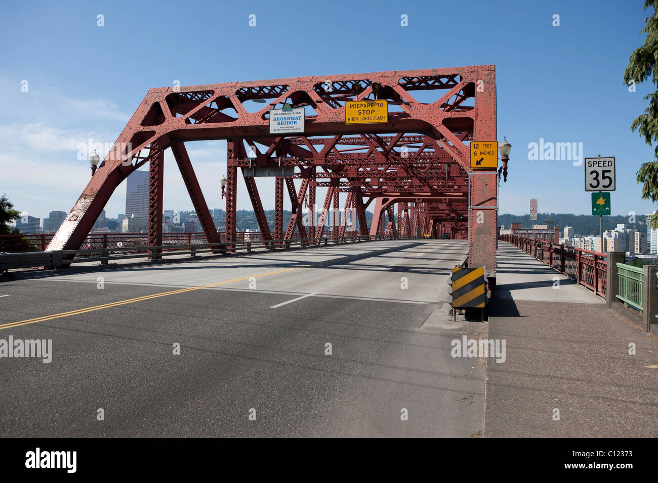 Broadway bridge hi-res stock photography and images - Alamy