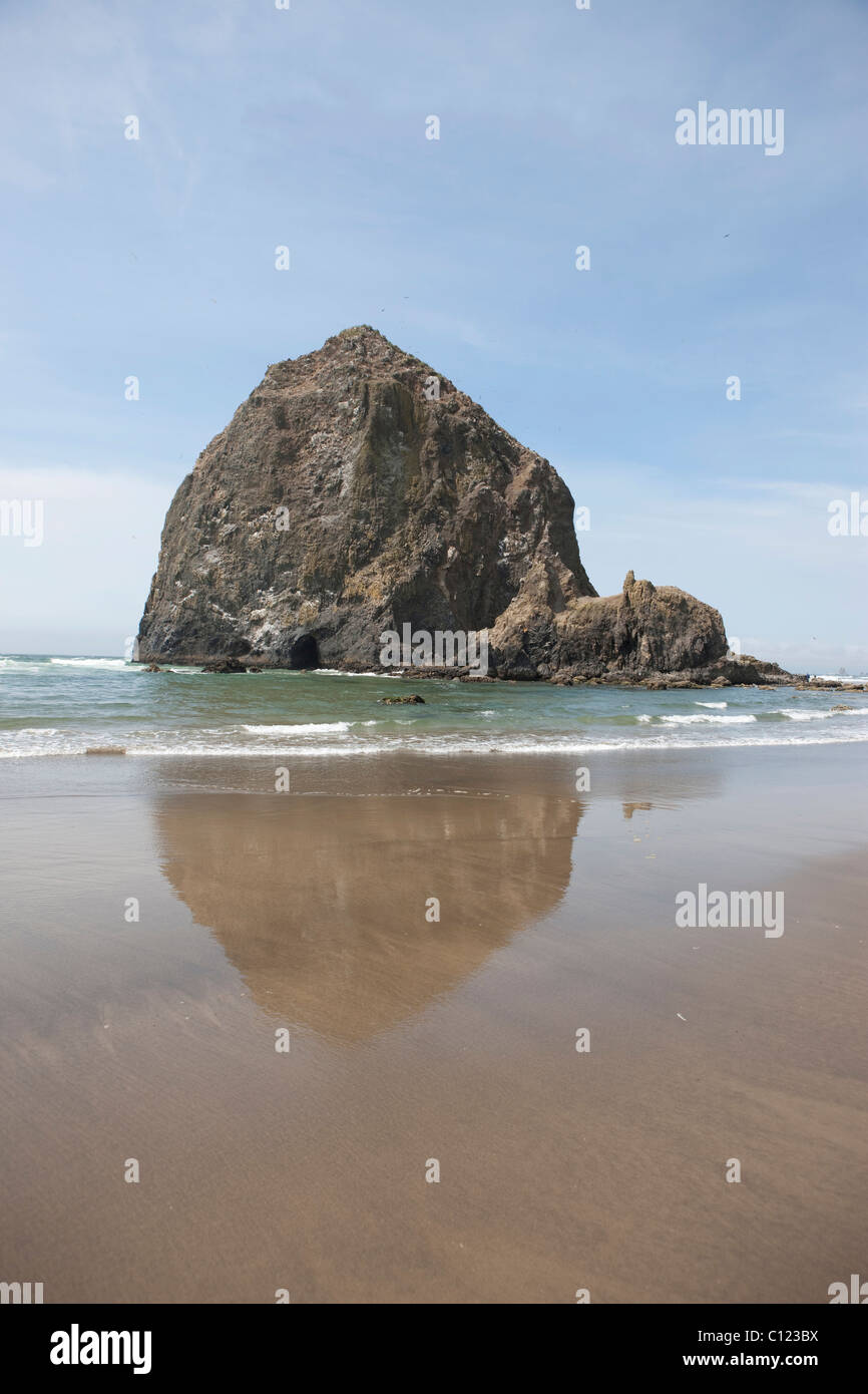 Haystack Rock at Cannon Beach, Clatsop County, Oregon, USA Stock Photo ...