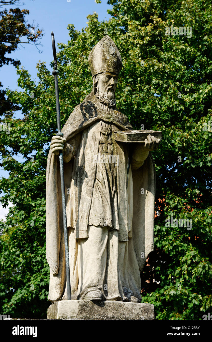 Bonifatius statue hi-res stock photography and images - Alamy