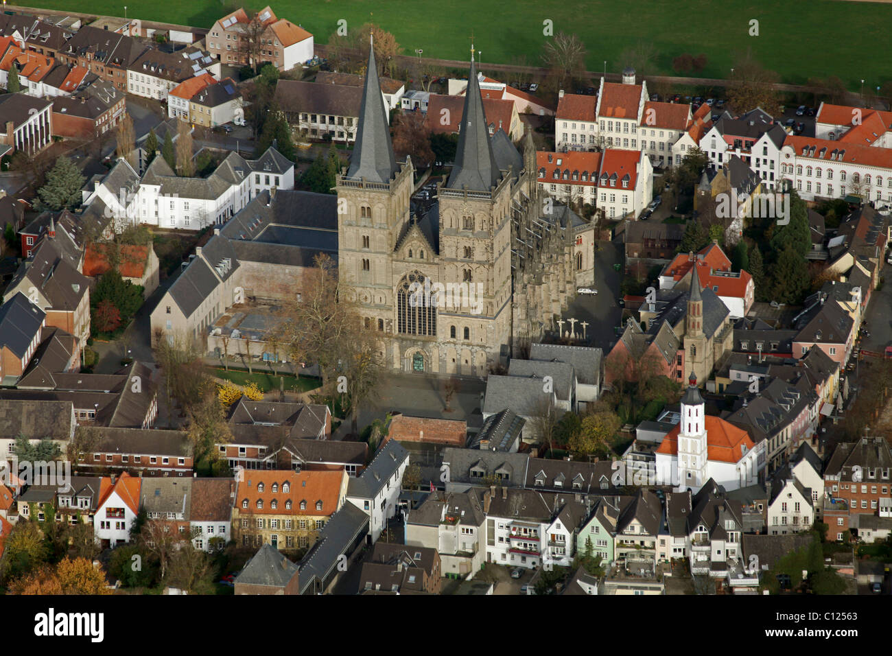 Aerial view, cathedral St. Viktor, chapter, Xanten, Niederrhein region ...
