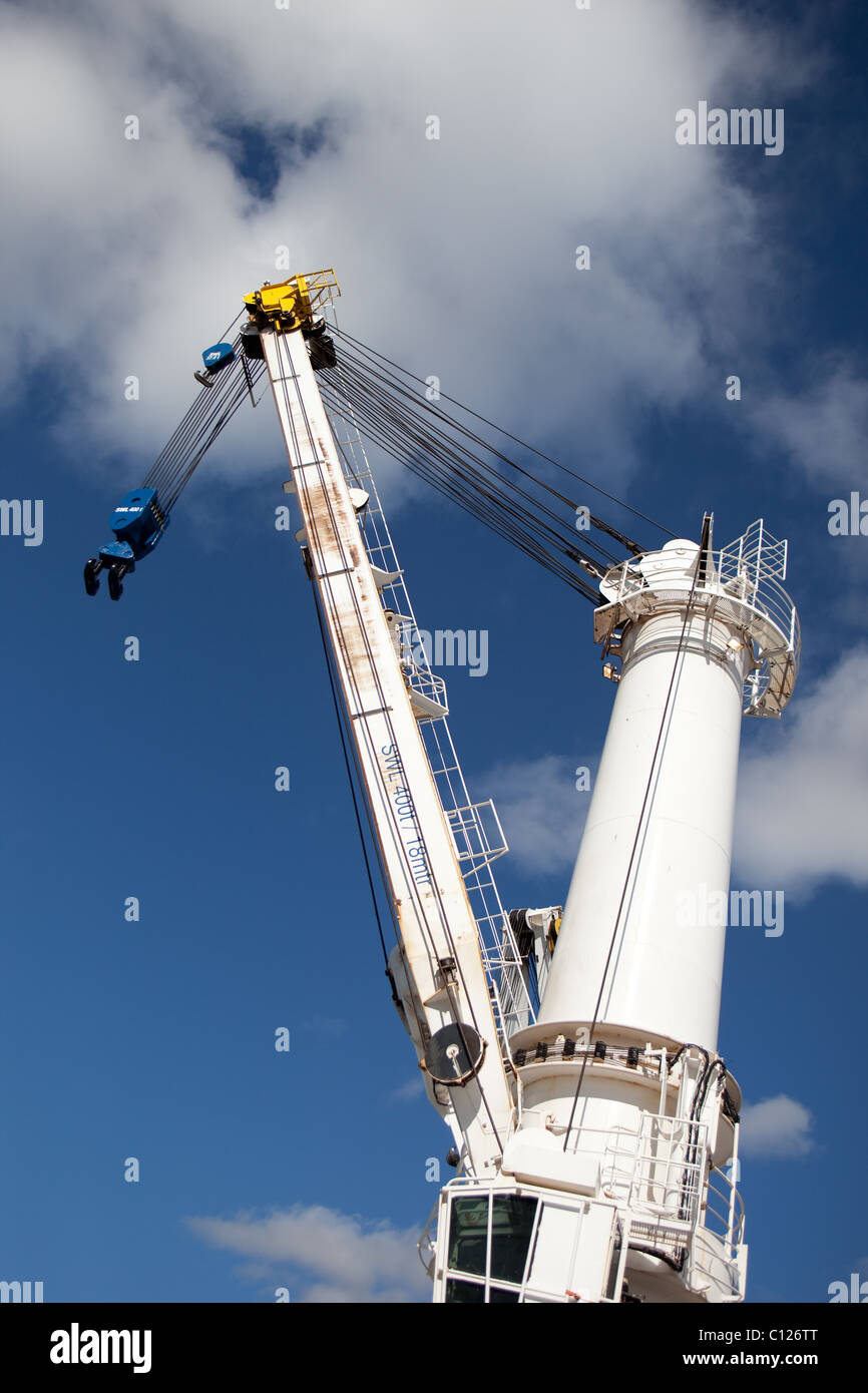 Specialized gantry Cranes on the "heavy lift vessel" Happy Ranger ...