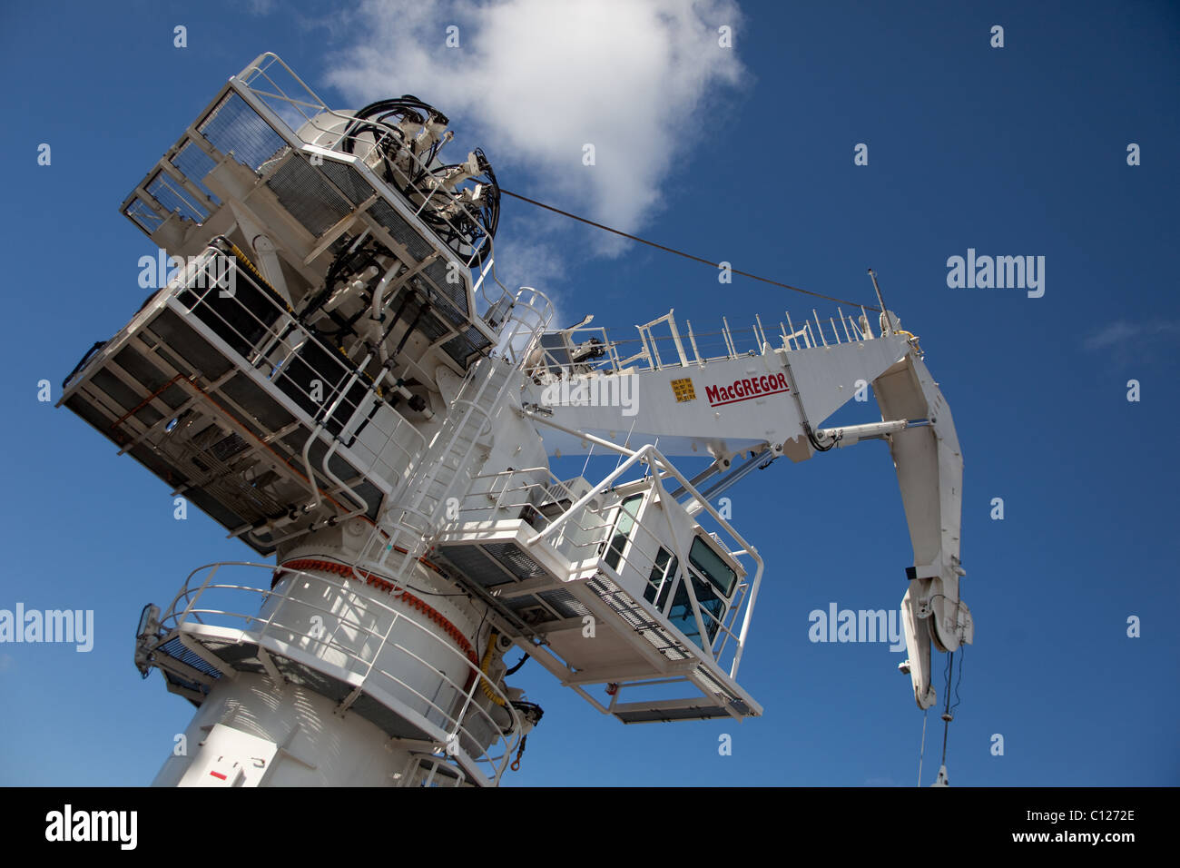 MacGregor Heavy duty lift crane installed aboard "Mermaid Endurer ...