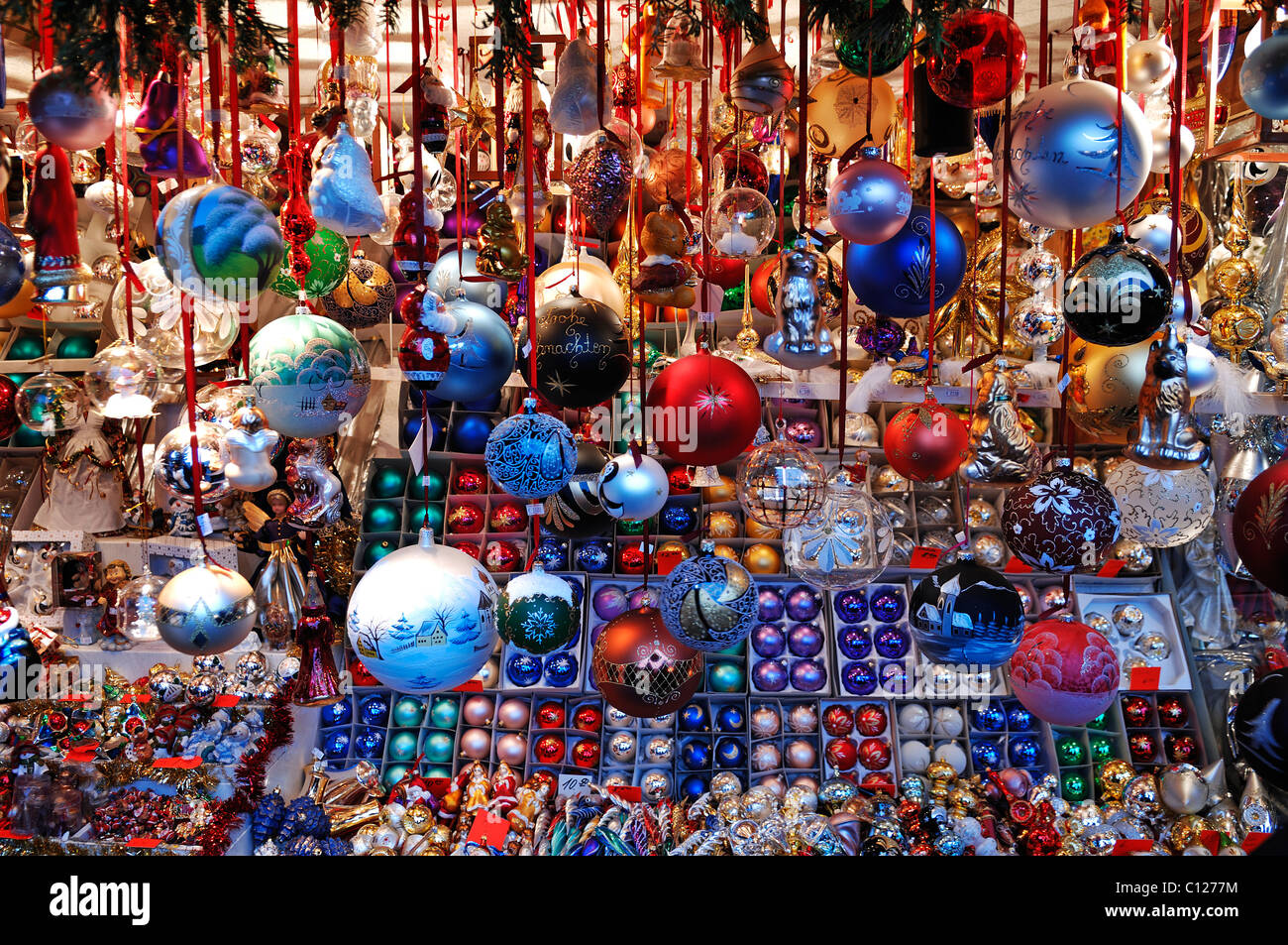 Stand with Christmas ornaments on the Christkindlesmarkt Christmas ...