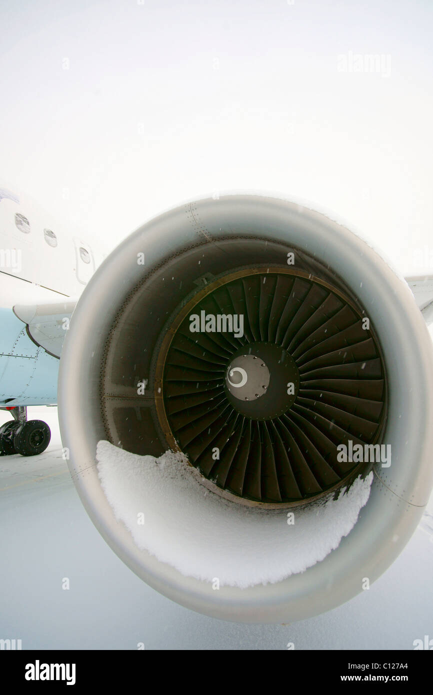 Snow, winter, engine of a Condor Airbus A320 airplane, Munich Airport ...