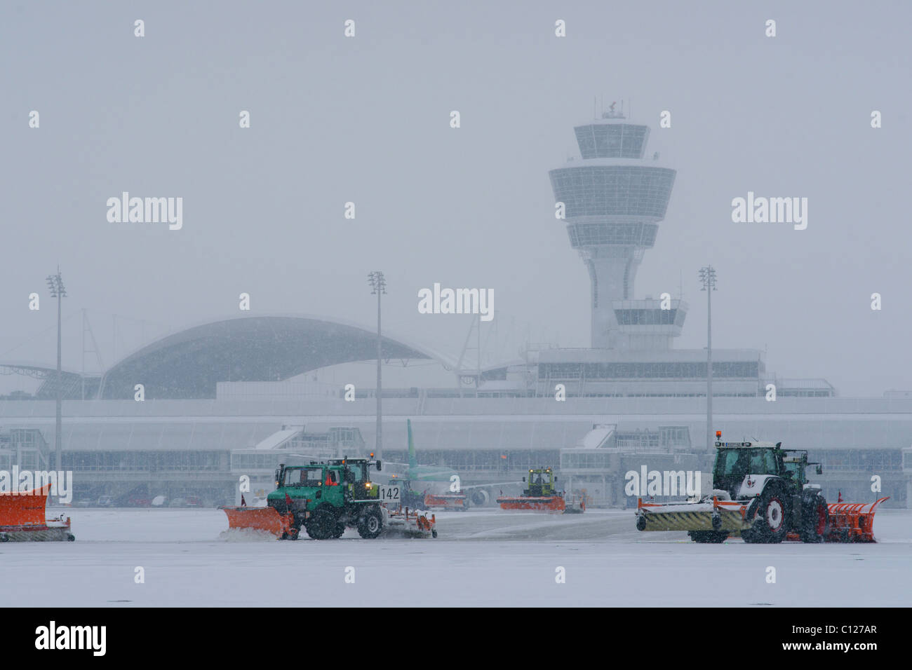 Snow, winter, snow removal from the west apron, control tower, Munich ...