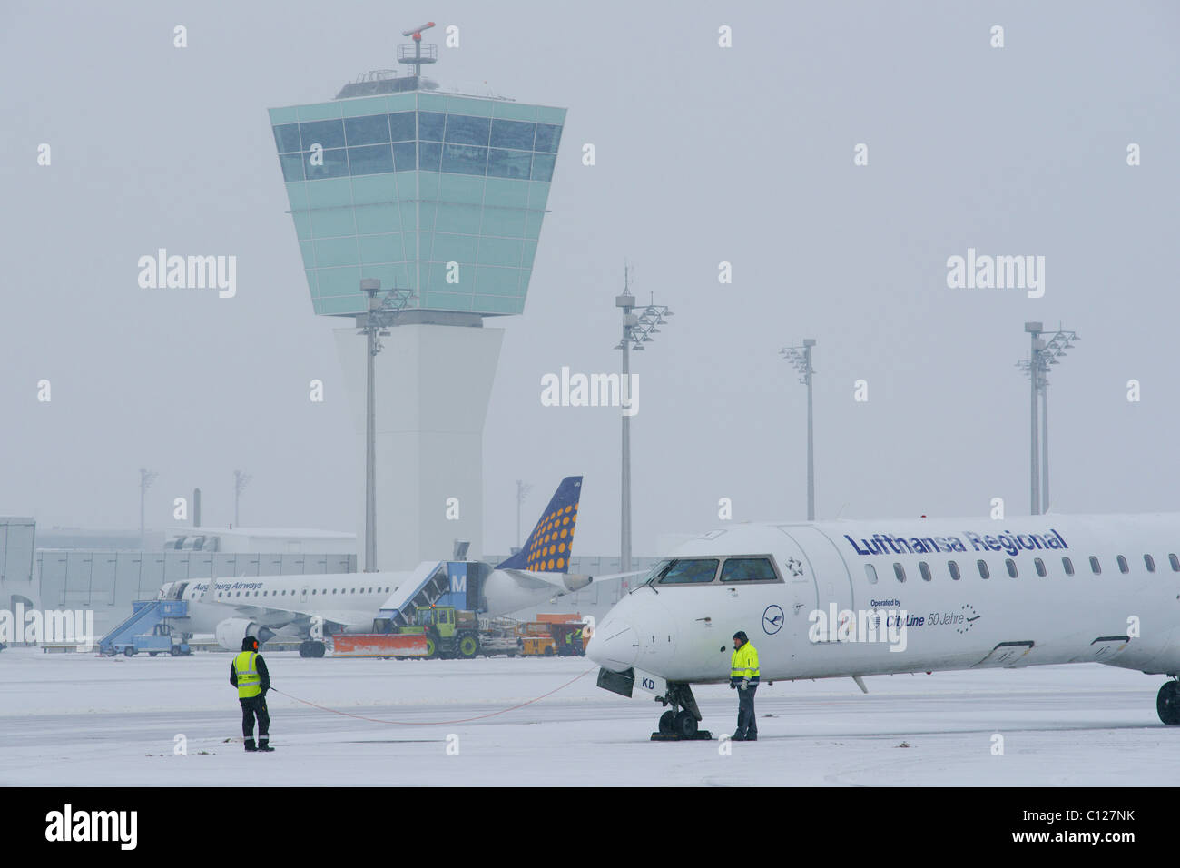 Airplane control tower hi-res stock photography and images - Alamy