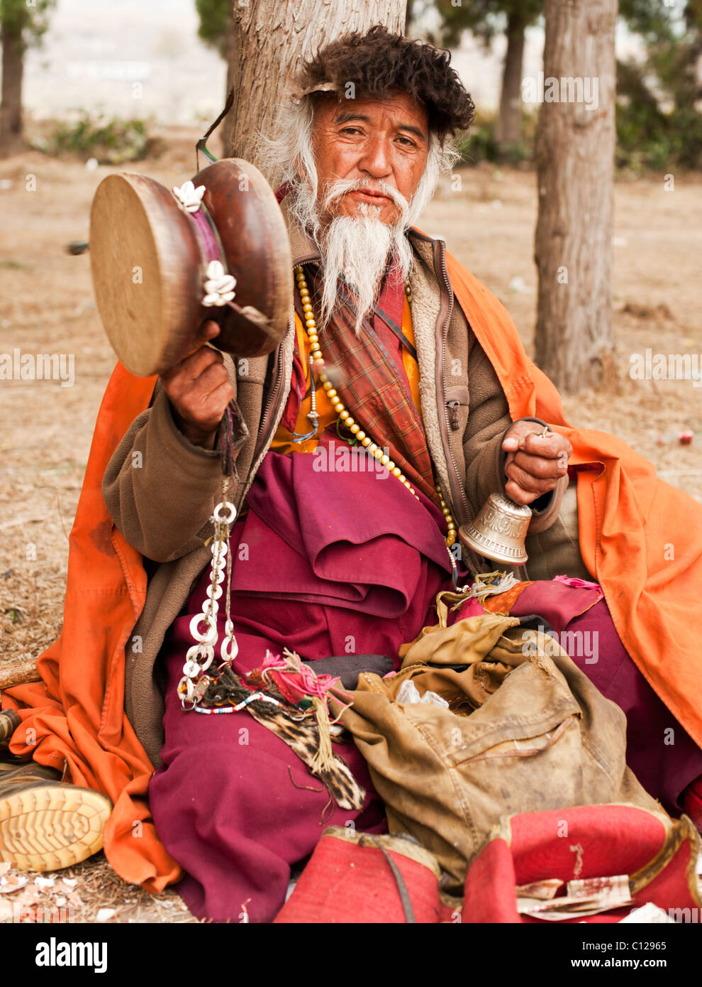 Traditional healer hi-res stock photography and images - Alamy