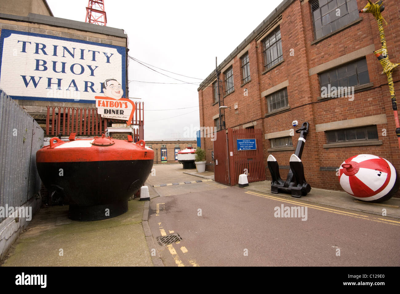 London dock docks hi-res stock photography and images - Alamy