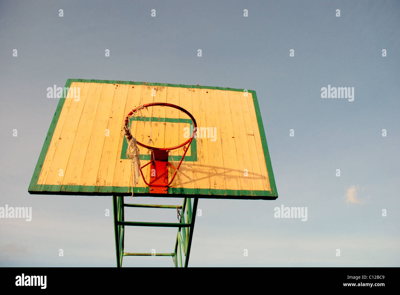 Old basketball basket hi-res stock photography and images - Alamy