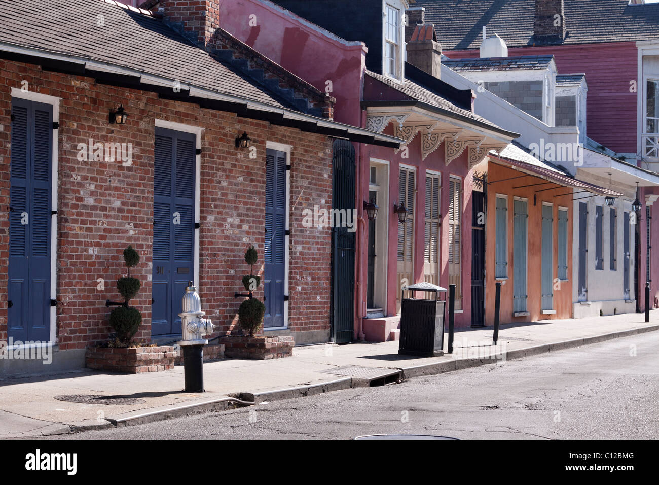 French row houses hi-res stock photography and images - Alamy