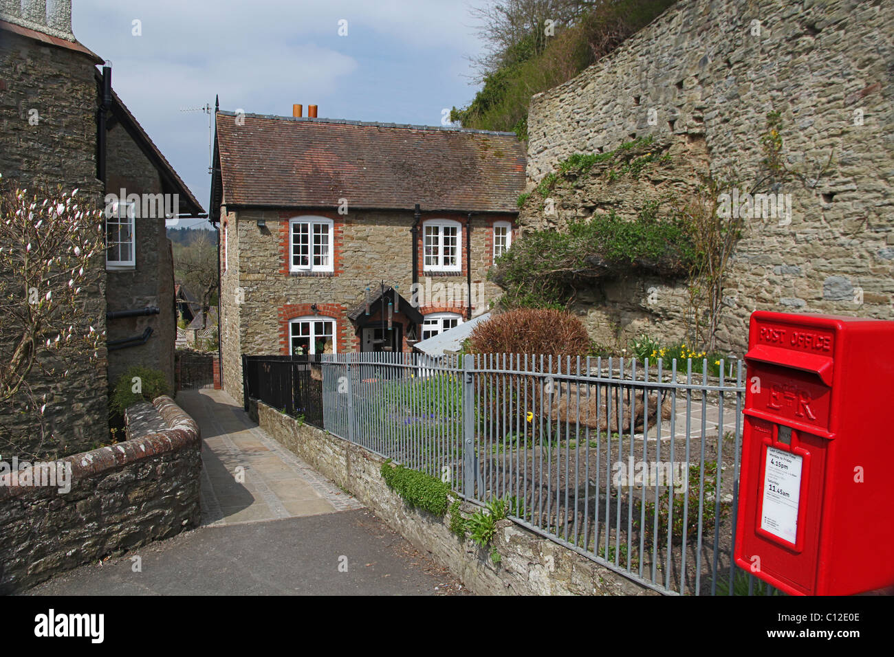 Ludlow post box hi-res stock photography and images - Alamy