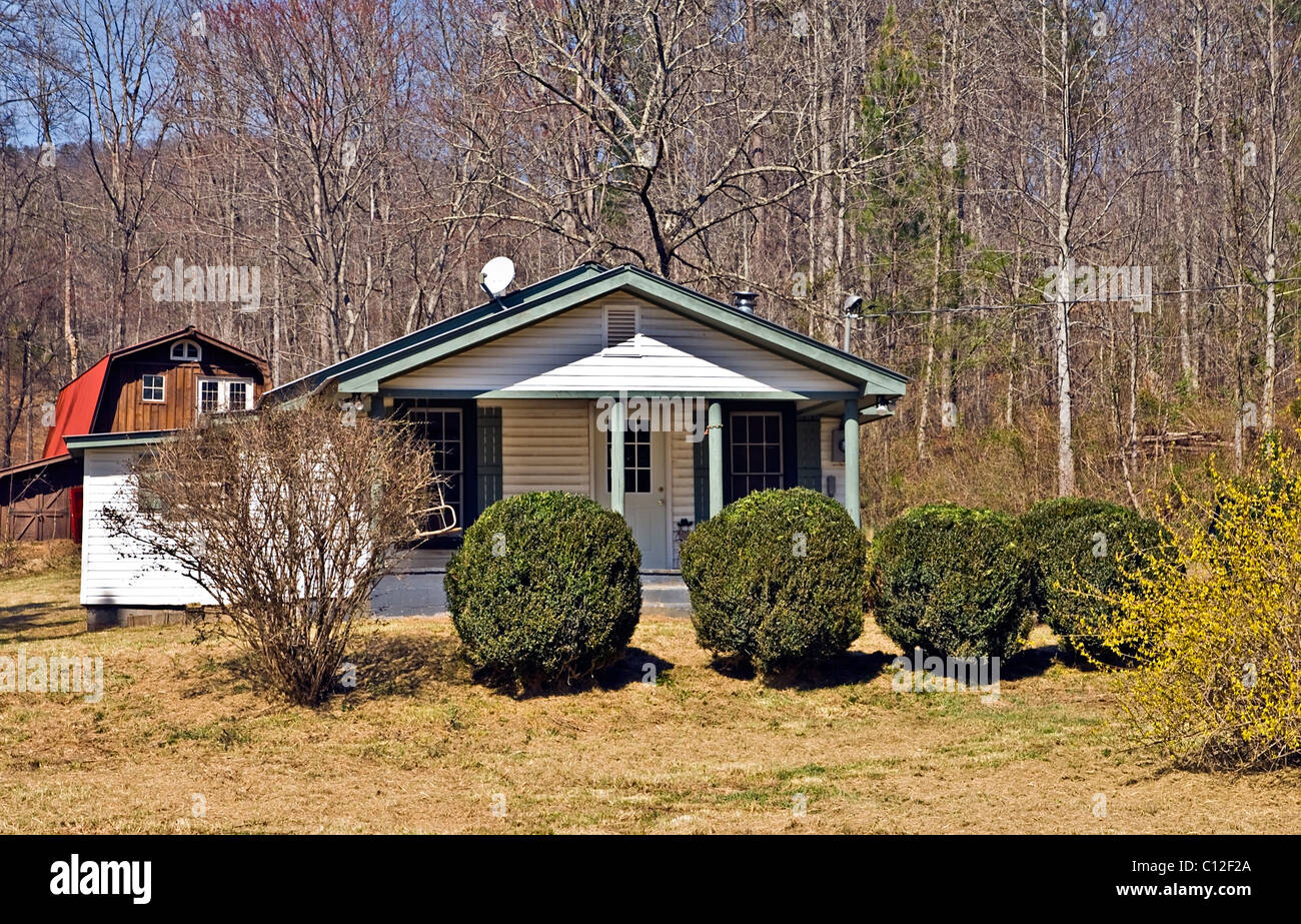 Small farm house with barn in the distance Stock Photo - Alamy