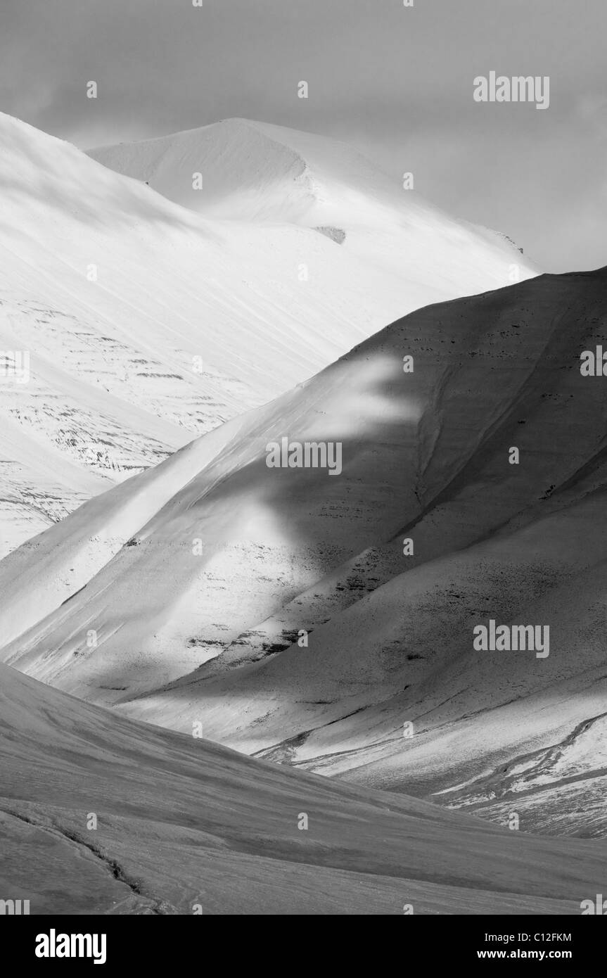 Svalbard Longyearbyen Mountains Stock Photos & Svalbard Longyearbyen ...