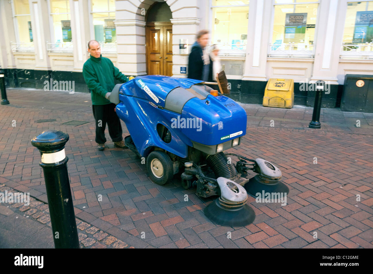 Street sweeper cleaning machine hi-res stock photography and images - Alamy