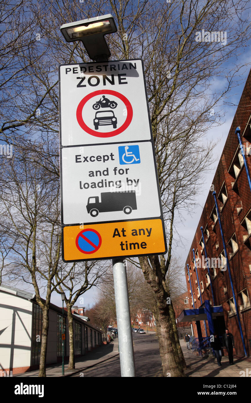 Restriction loading sign hi-res stock photography and images - Alamy