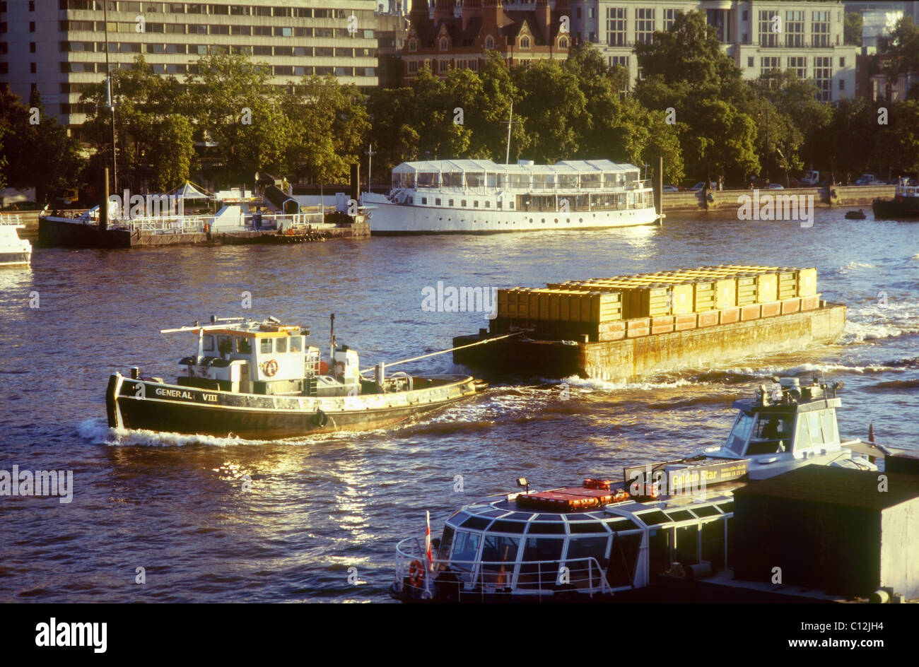 River thames tug tugboat hi-res stock photography and images - Alamy