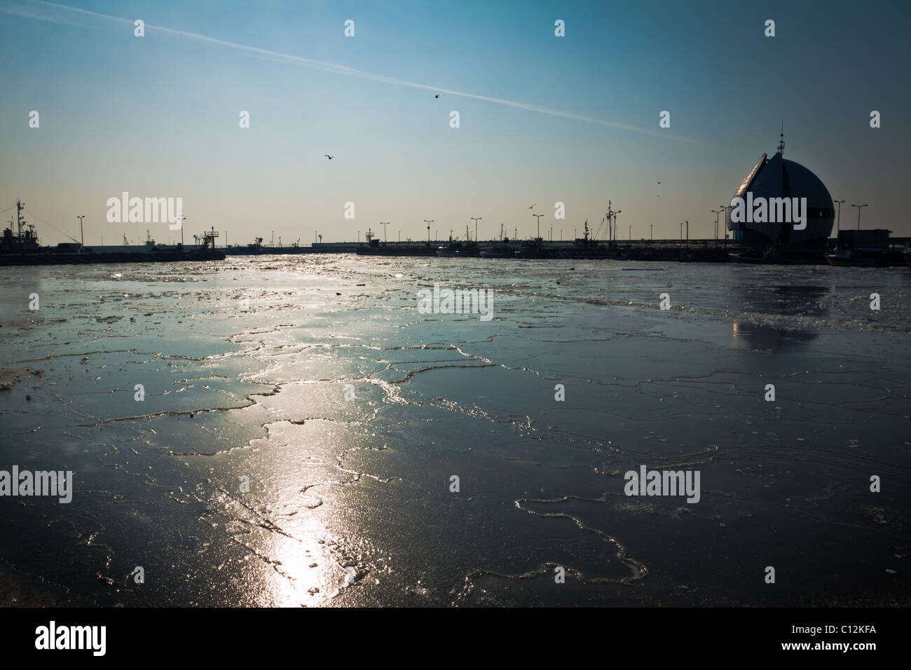 Harbor ship sunset hi-res stock photography and images - Alamy