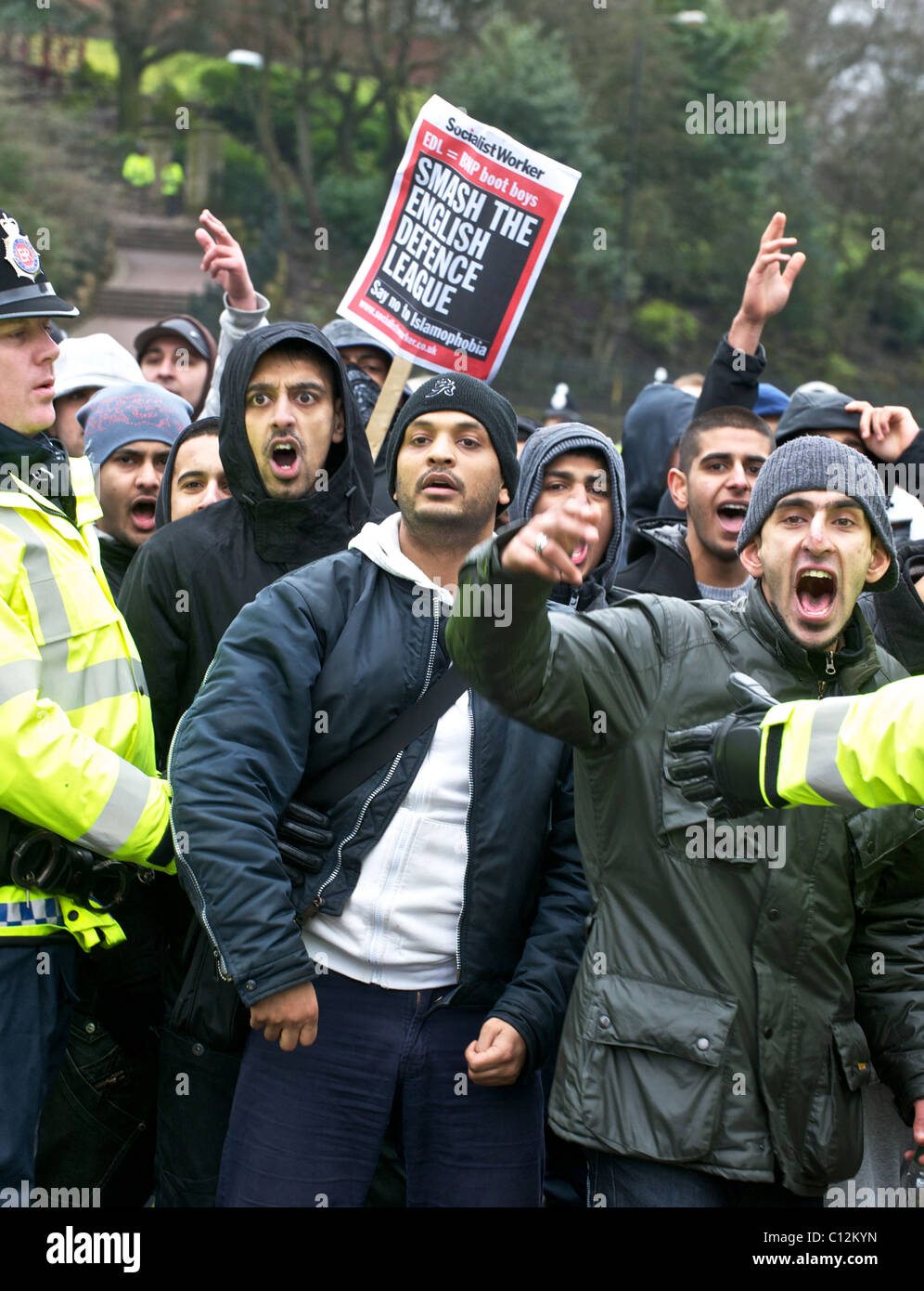 English Defence League & counter protest takes place in Rochdale ...