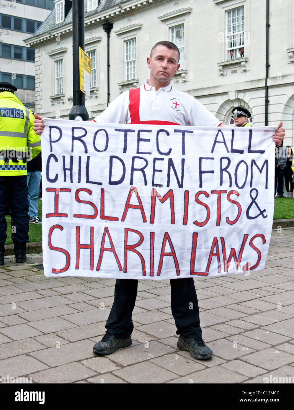 English Defence League & counter protest takes place in Rochdale ...