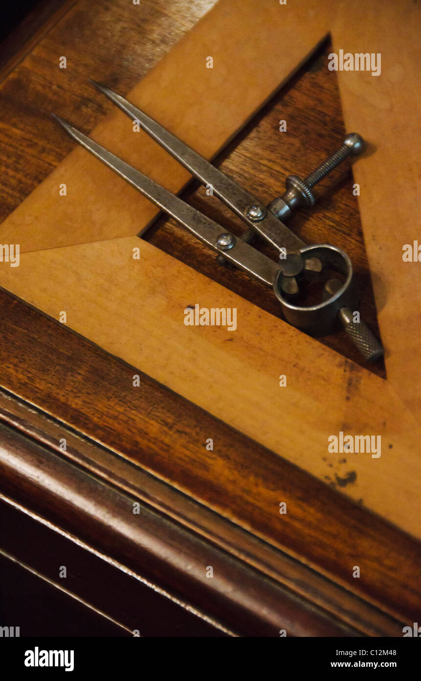 Square and compasses hi-res stock photography and images - Alamy