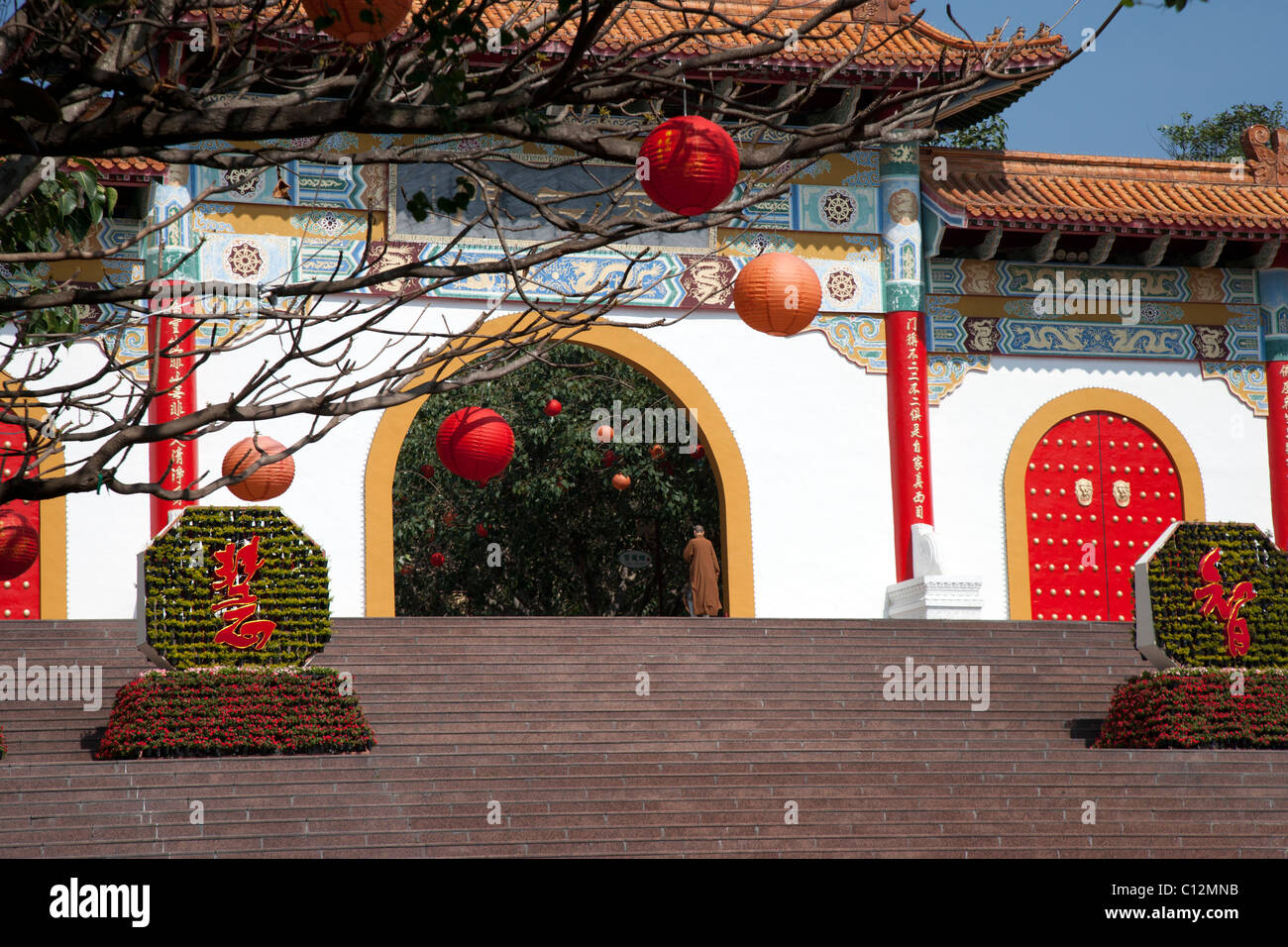 Monk entering fo guang shan hi-res stock photography and images - Alamy