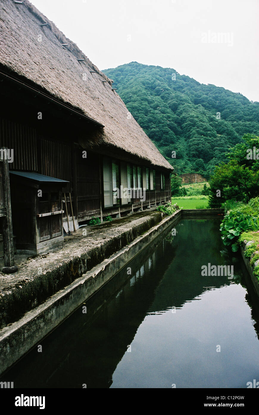 Traditional japanese village in gokayama hi-res stock photography and ...
