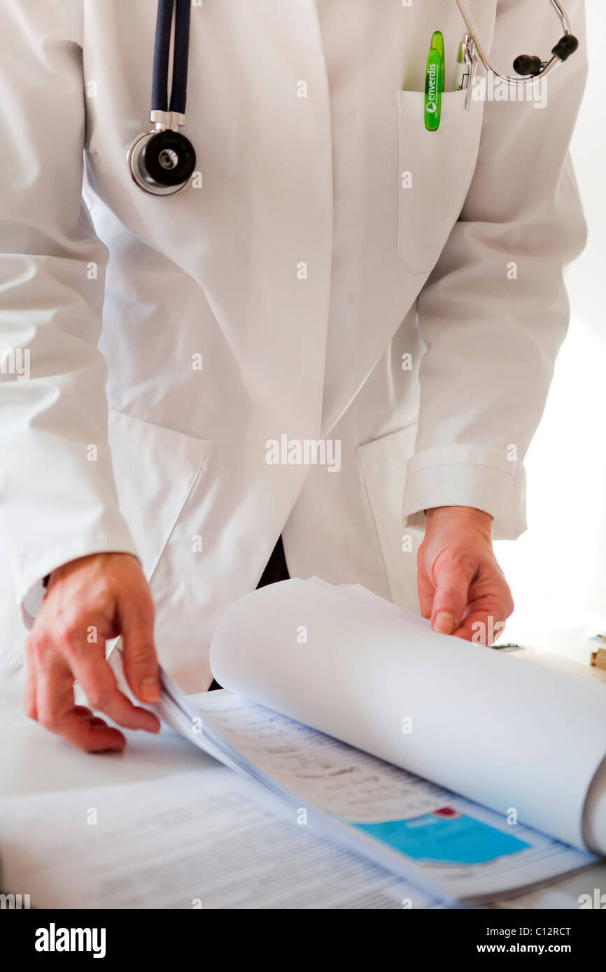 Patients file hi-res stock photography and images - Alamy