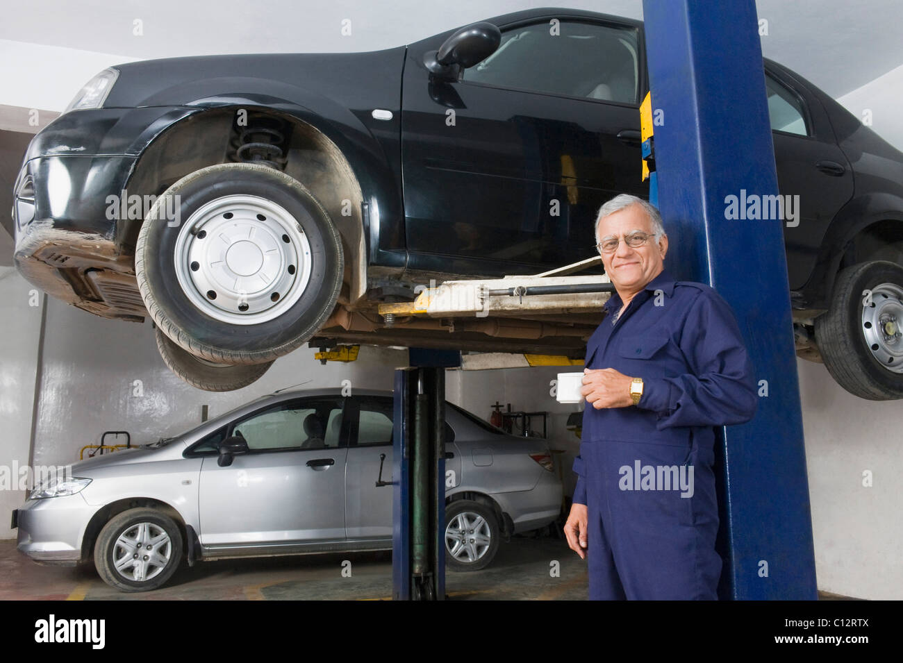Auto mechanic hi-res stock photography and images - Alamy