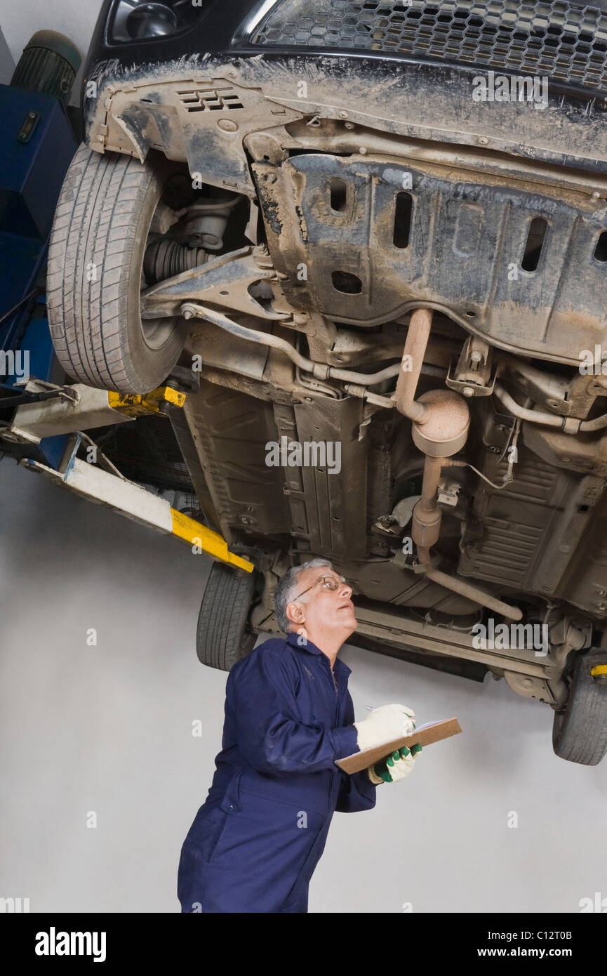 Auto mechanic hi-res stock photography and images - Alamy