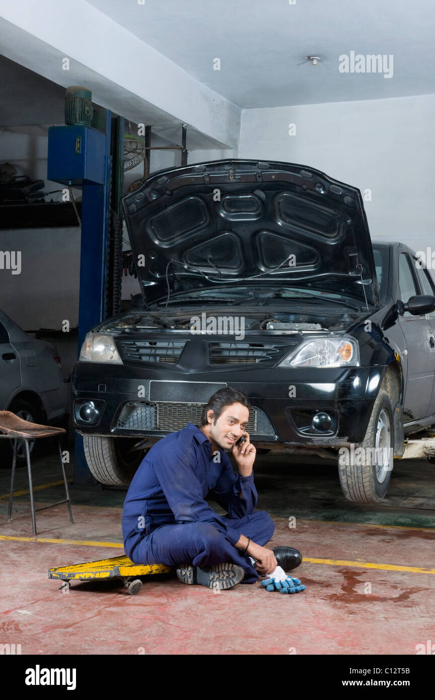 Mobile phone repair india hi-res stock photography and images - Alamy