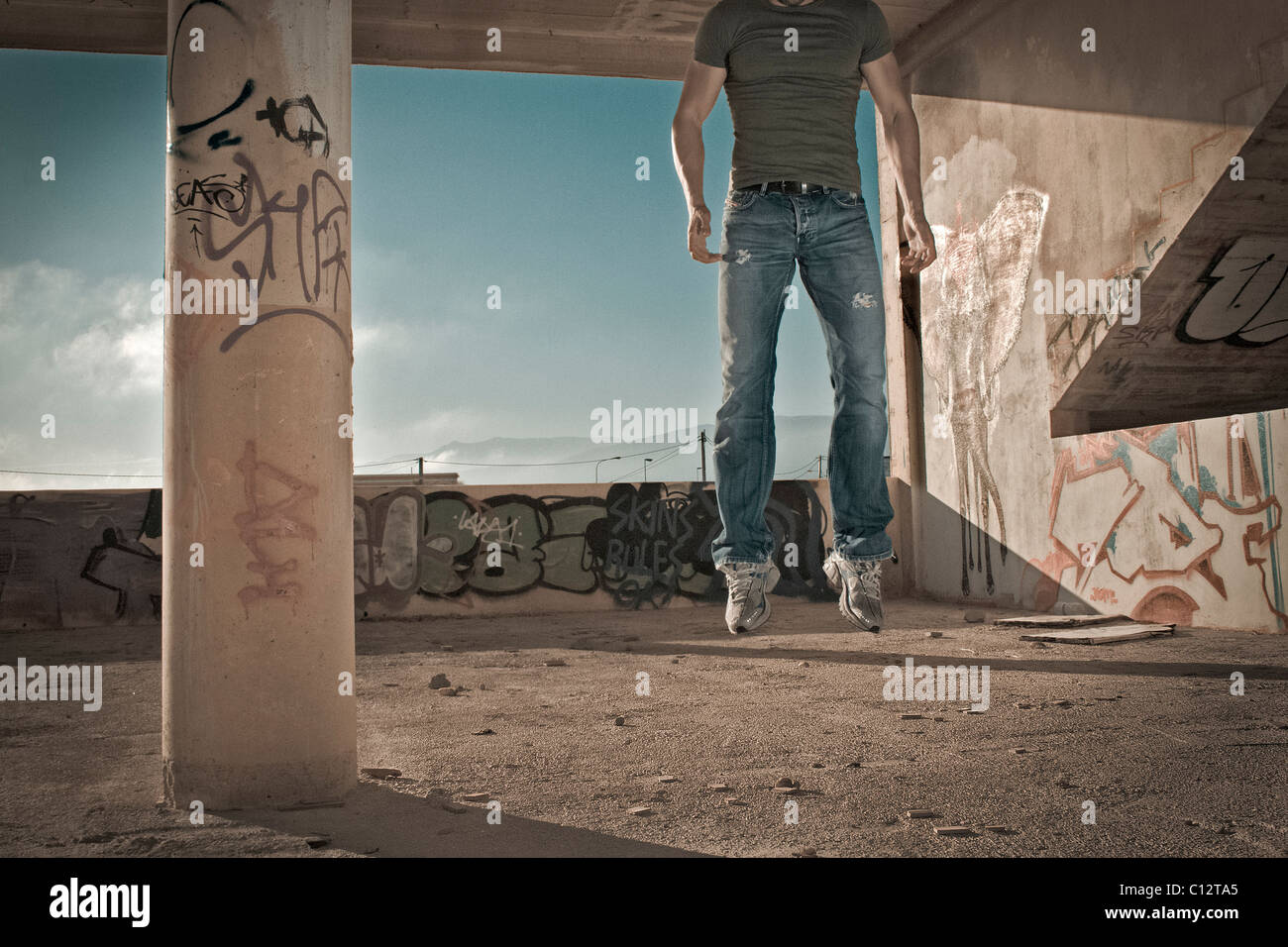 Vandalised car hi-res stock photography and images - Alamy