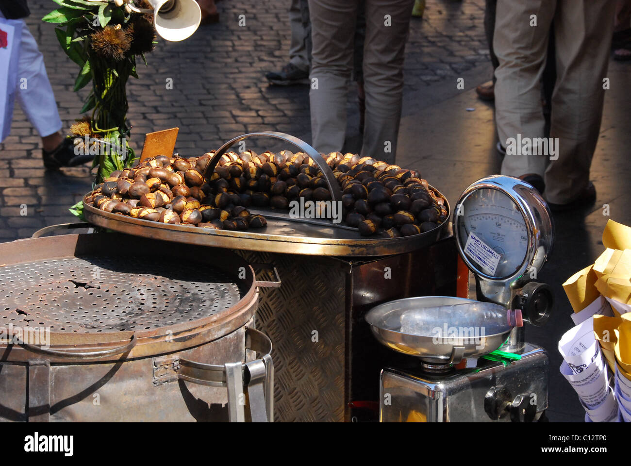 Roasted chestnuts on the Spanish steps, Rome, Italy Stock Photo - Alamy