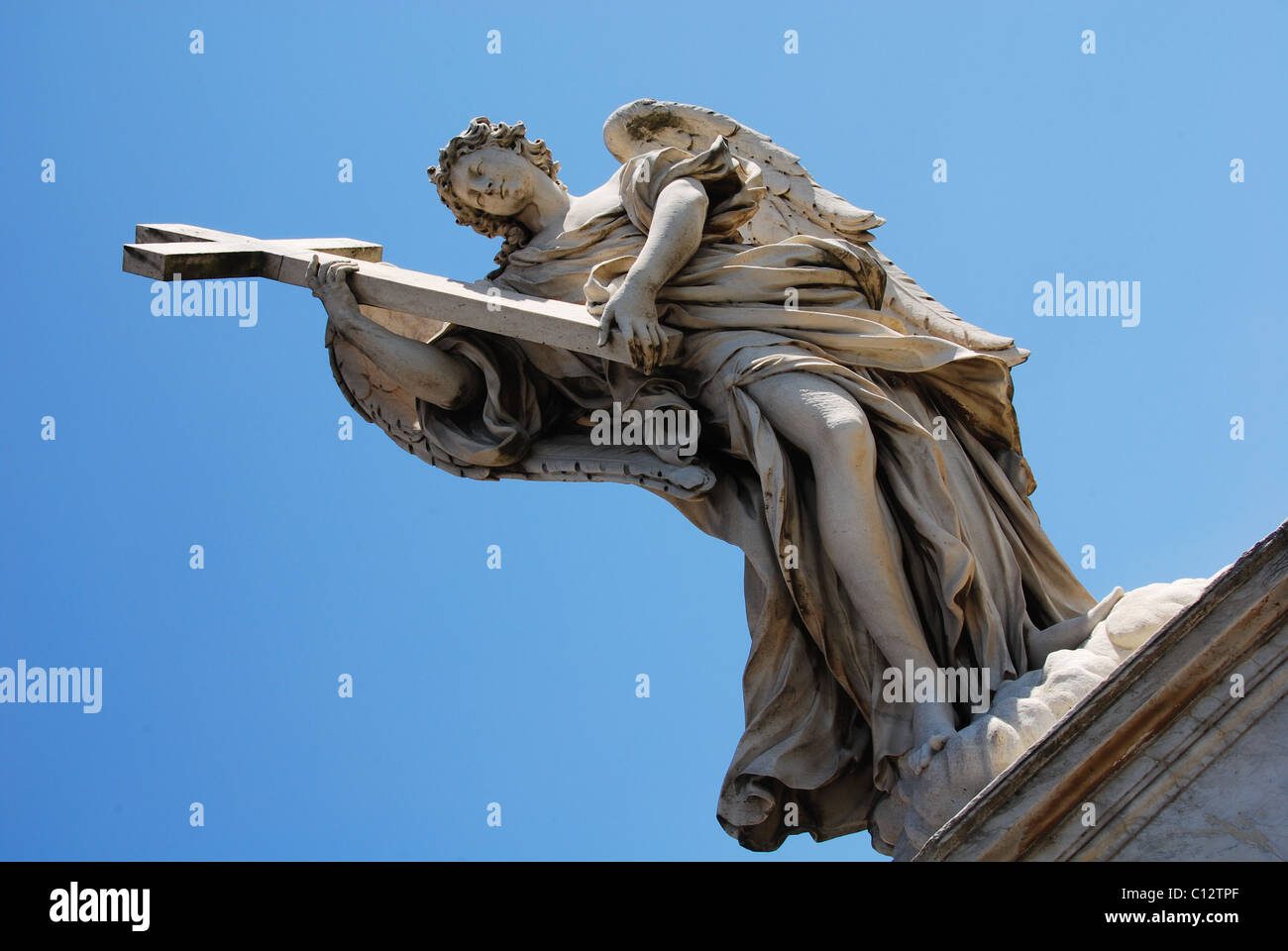 Statue angel holding cross hi-res stock photography and images - Alamy
