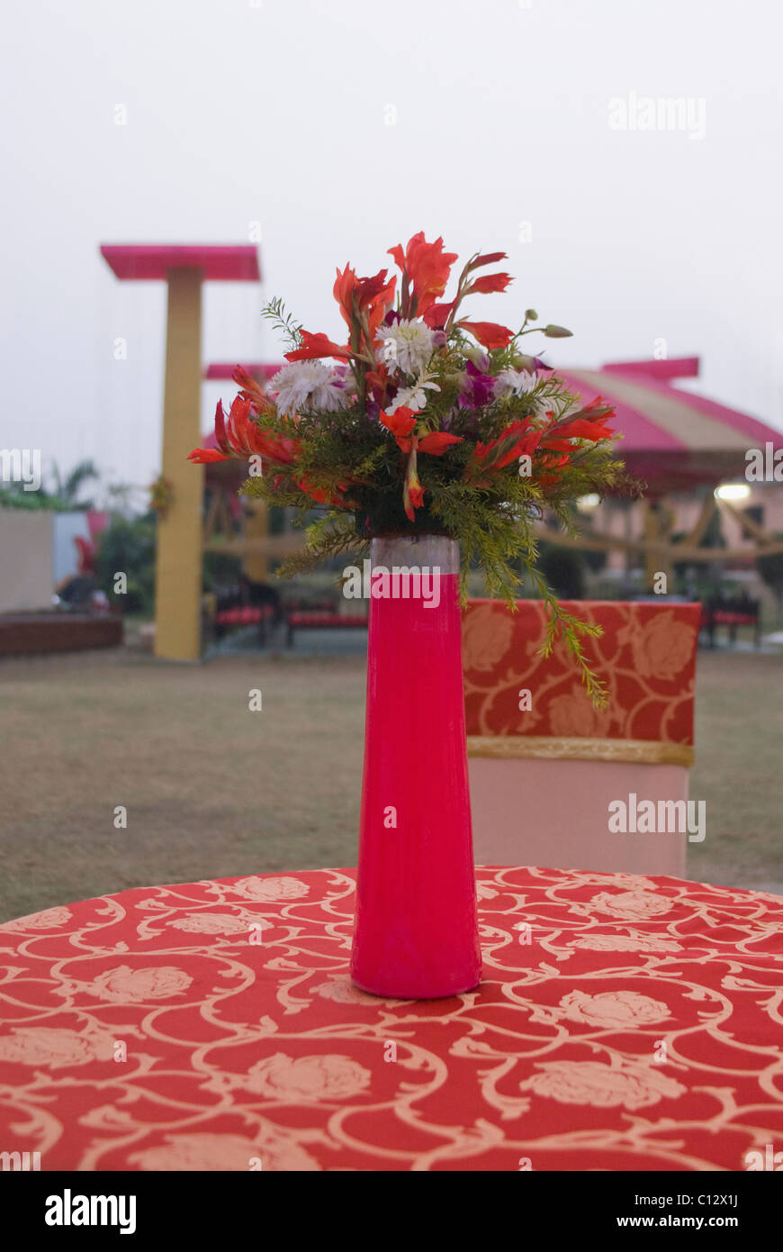 Close-up of a vase in a wedding Stock Photo - Alamy