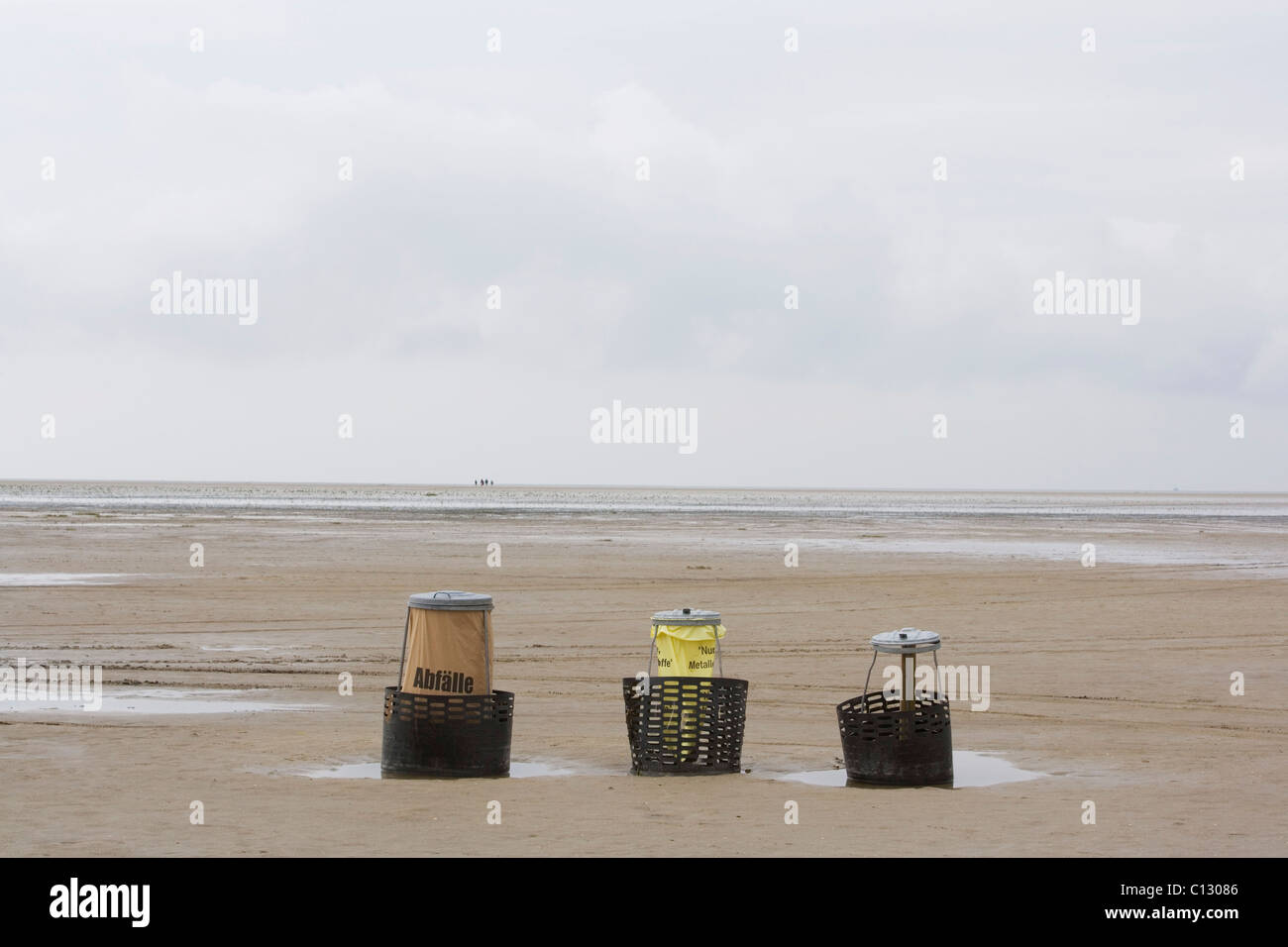 Cleanliness of beach hi-res stock photography and images - Alamy