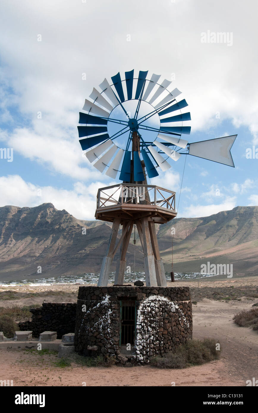 Windmill pump water well hi-res stock photography and images - Alamy