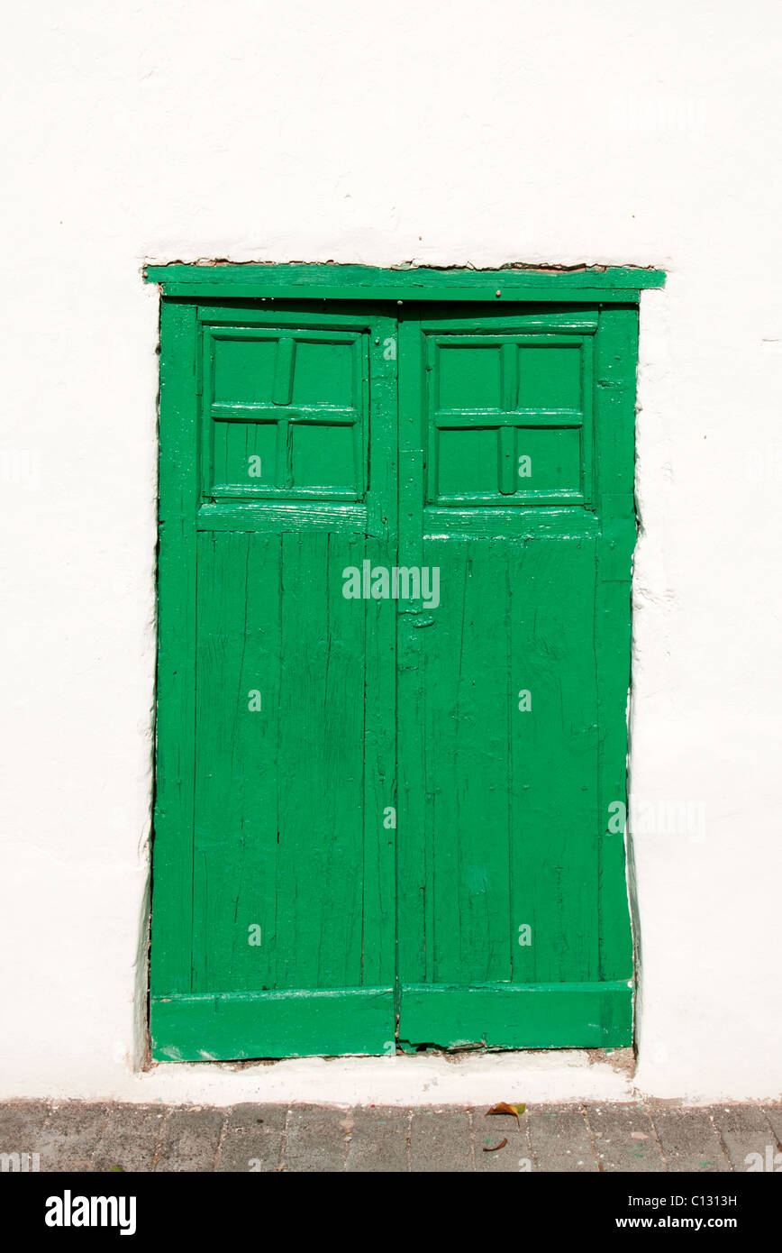 Green painted door doors hi-res stock photography and images - Alamy