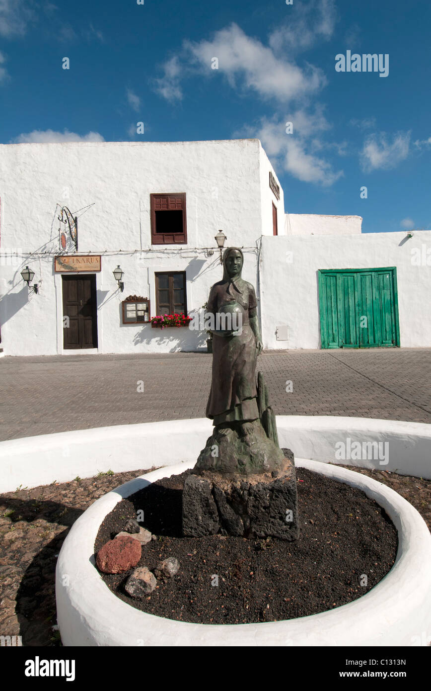 Square whitewashed green doors hi-res stock photography and images - Alamy