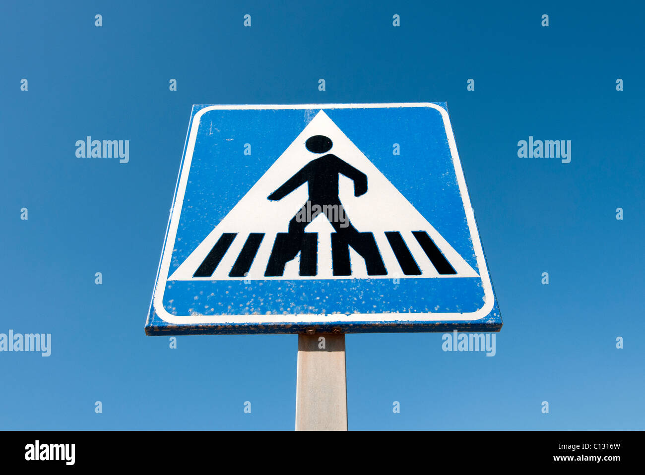 Pedestrian crossing signpost hi-res stock photography and images - Alamy