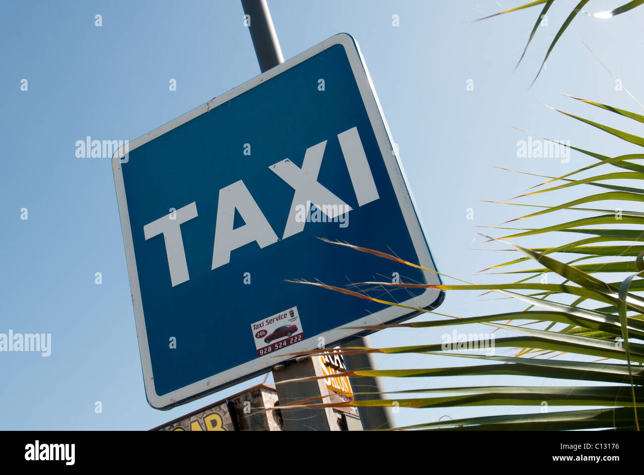 Taxi rank sign hi-res stock photography and images - Alamy
