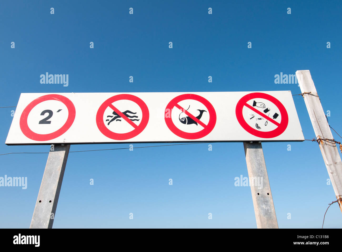 Do not dump rubbish here warning sign warning hi-res stock photography ...