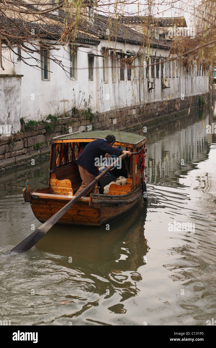 Suzhou Canal - Tourist Boatman on Pingjiang Canal Stock Photo - Alamy