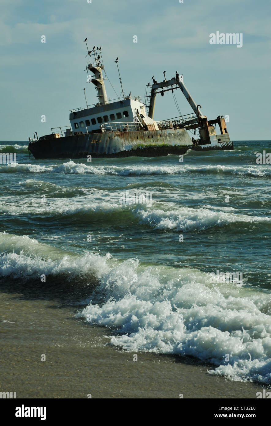 Ship breakers salvage hi-res stock photography and images - Alamy
