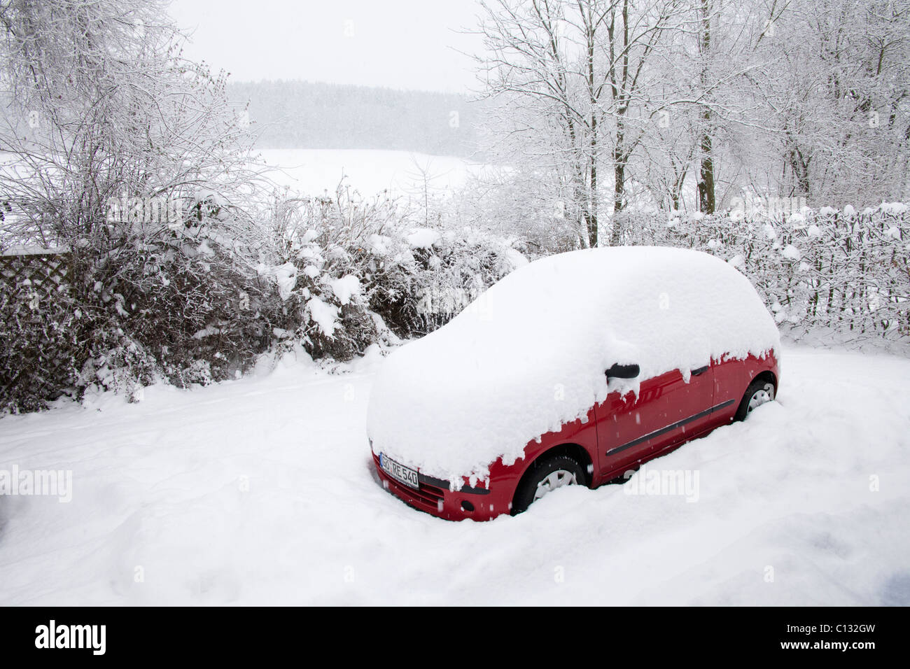 Driveway gardens hi-res stock photography and images - Alamy
