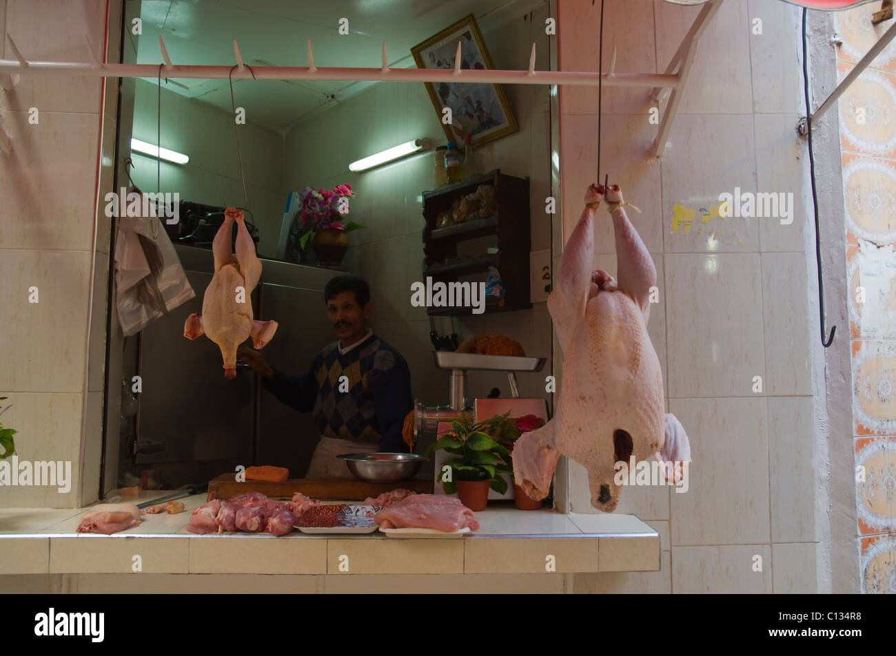 African market selling chicken hi-res stock photography and images - Alamy