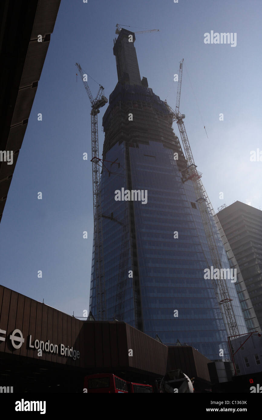 Construction of the shard london hi-res stock photography and images ...
