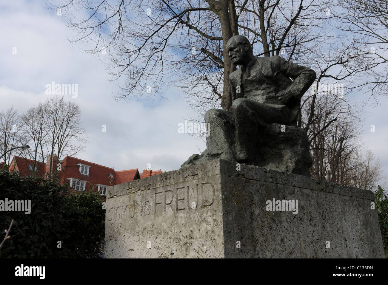 Sigmund freud sculpture hi-res stock photography and images - Alamy