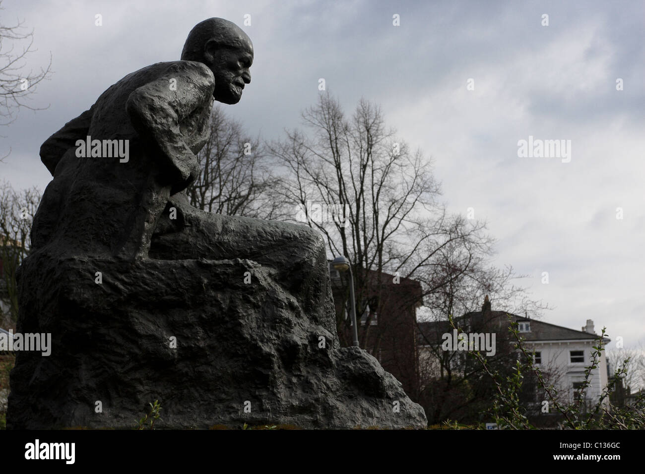 Statue of Sigmund Freud in Belsize Road, London Stock Photo - Alamy