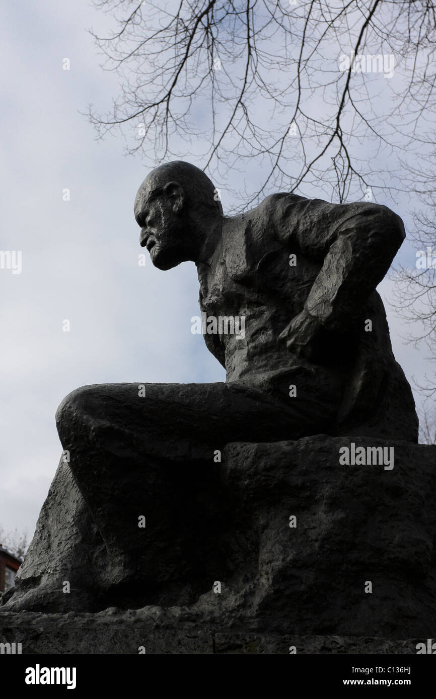 Sigmund freud sculpture hi-res stock photography and images - Alamy